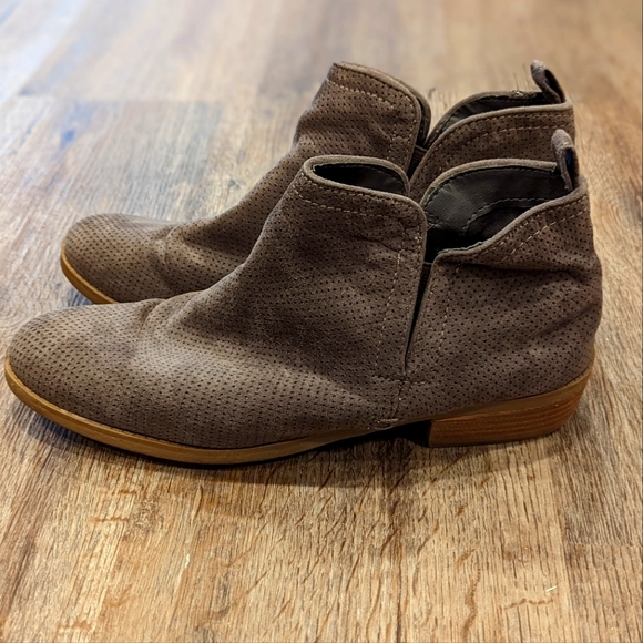 Universal Thread | Shoes | Universal Thread Gray Booties 9 | Poshmark